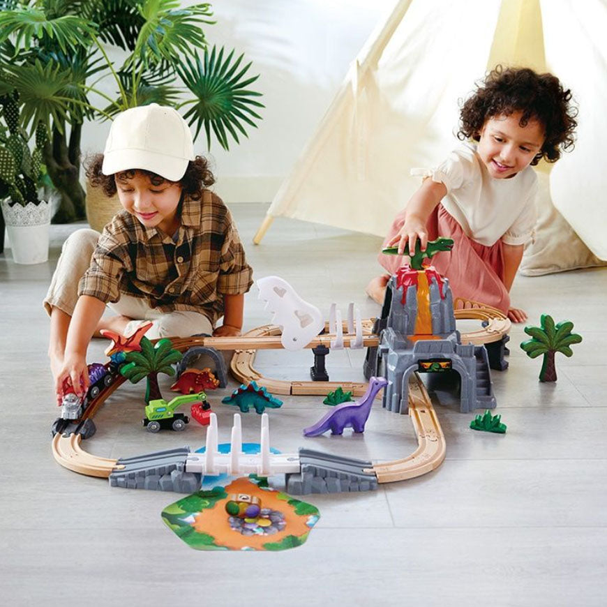 Dinosaur Adventure Wooden Train Set | Juego y Jardín
